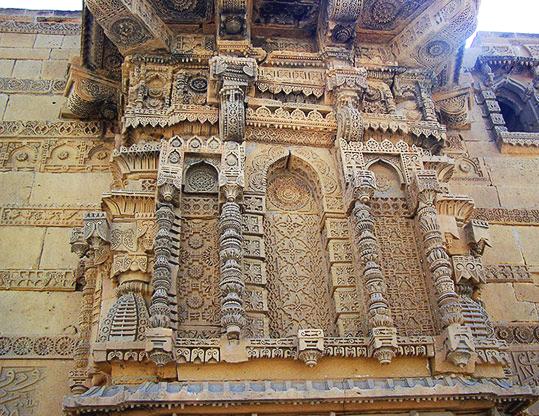 The Sultan of the Samma dynasty in Thatta – Pakistan Travel & Culture